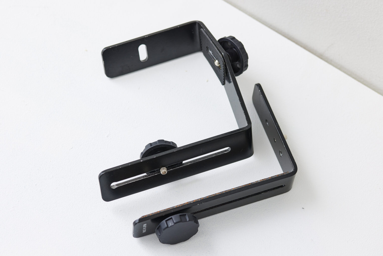 クリップオンストロボをワンタッチで縦位置に切り替えられるストロボブラケット：Custom Brackets RF-PRO レビュー ...