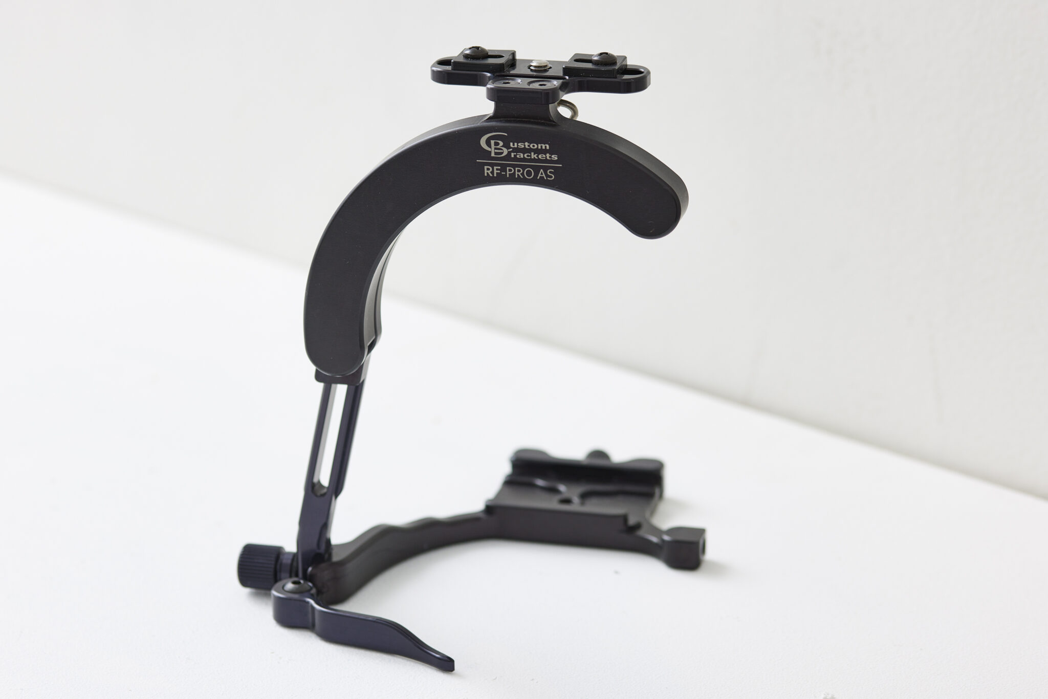 クリップオンストロボをワンタッチで縦位置に切り替えられるストロボブラケット：Custom Brackets RF-PRO レビュー ...