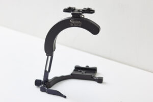 クリップオンストロボをワンタッチで縦位置に切り替えられるストロボブラケット：Custom Brackets RF-PRO レビュー ...