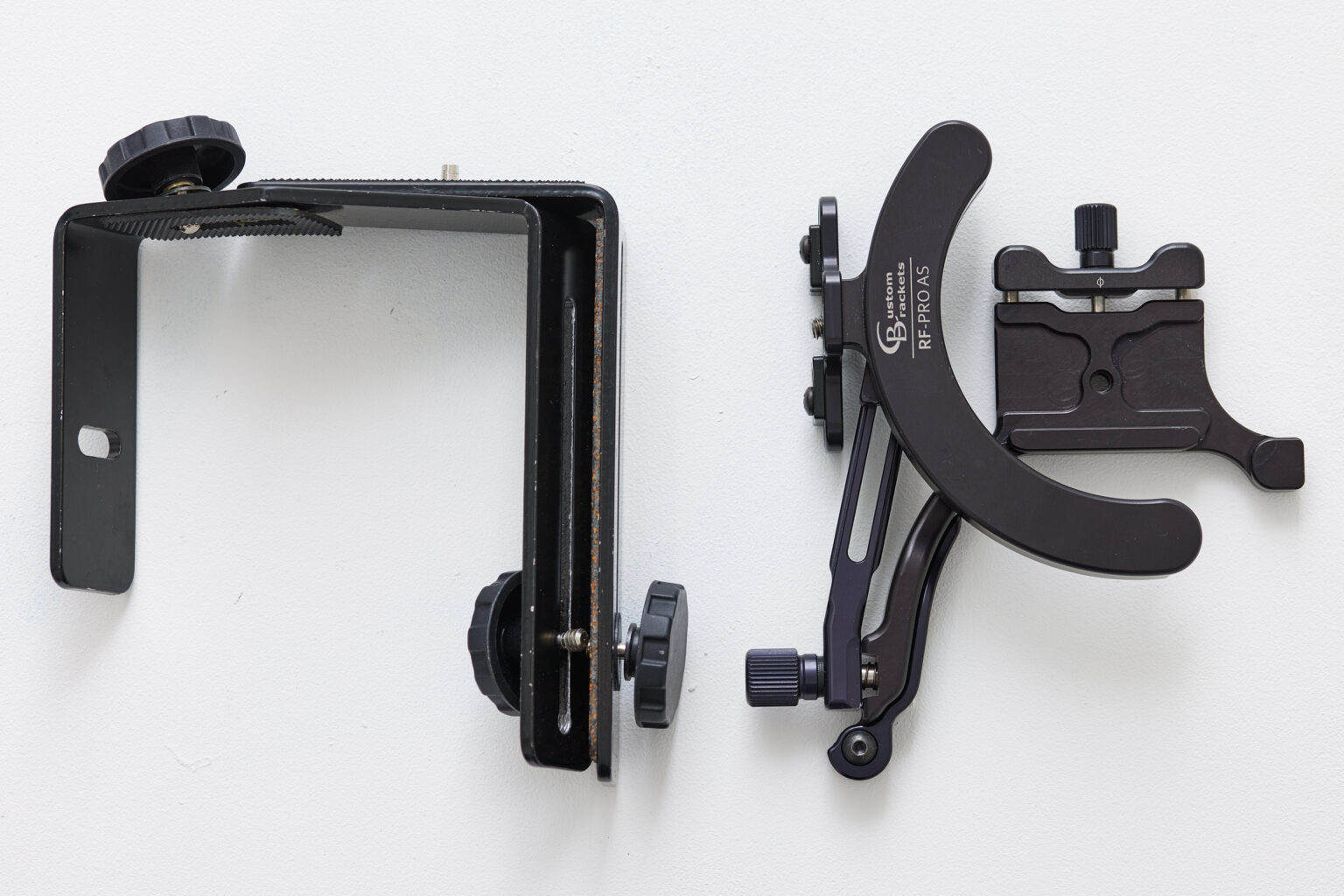 クリップオンストロボをワンタッチで縦位置に切り替えられるストロボブラケット：Custom Brackets RF-PRO レビュー ...