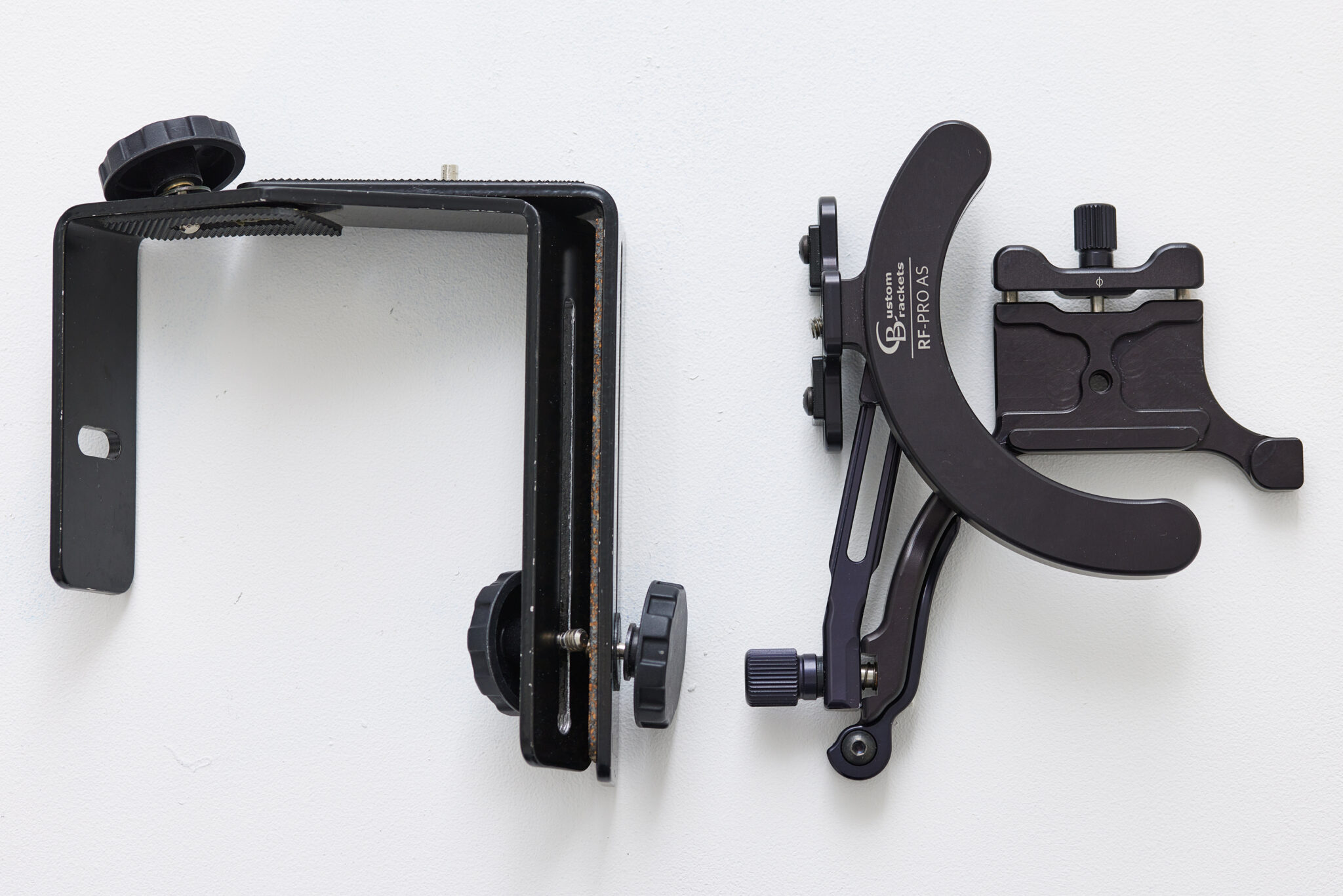 クリップオンストロボをワンタッチで縦位置に切り替えられるストロボブラケット：Custom Brackets RF-PRO レビュー ...