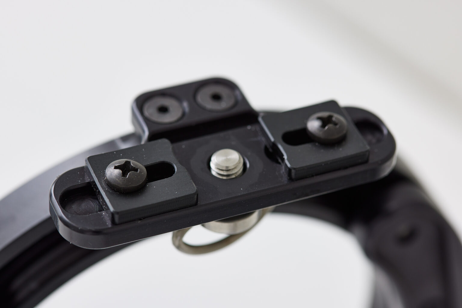 クリップオンストロボをワンタッチで縦位置に切り替えられるストロボブラケット：Custom Brackets RF-PRO レビュー ...