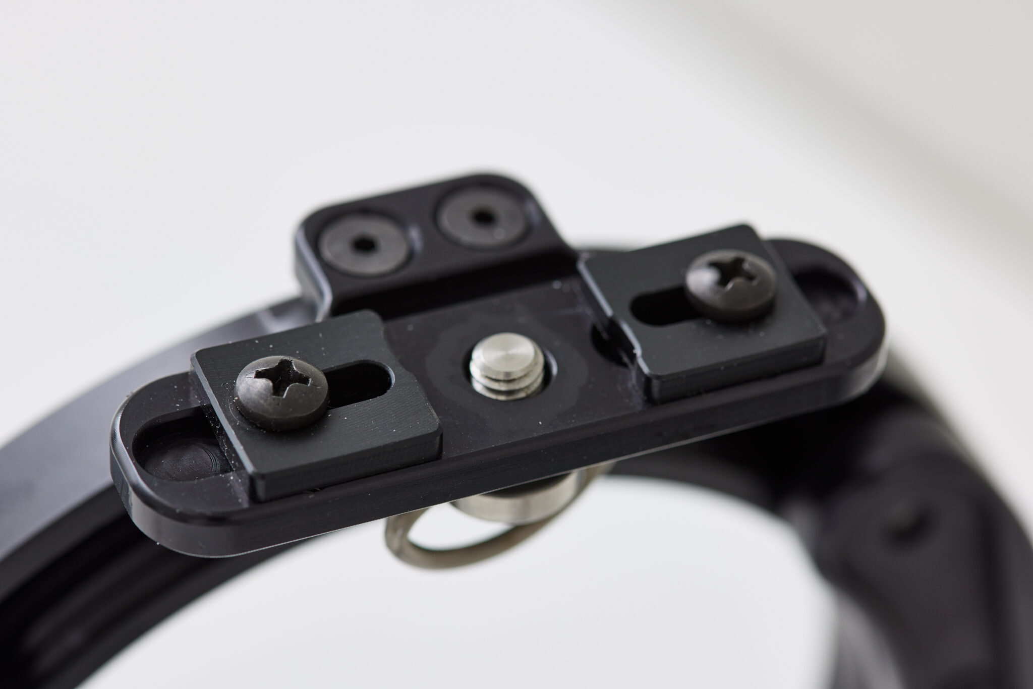 クリップオンストロボをワンタッチで縦位置に切り替えられるストロボブラケット：Custom Brackets RF-PRO レビュー ...