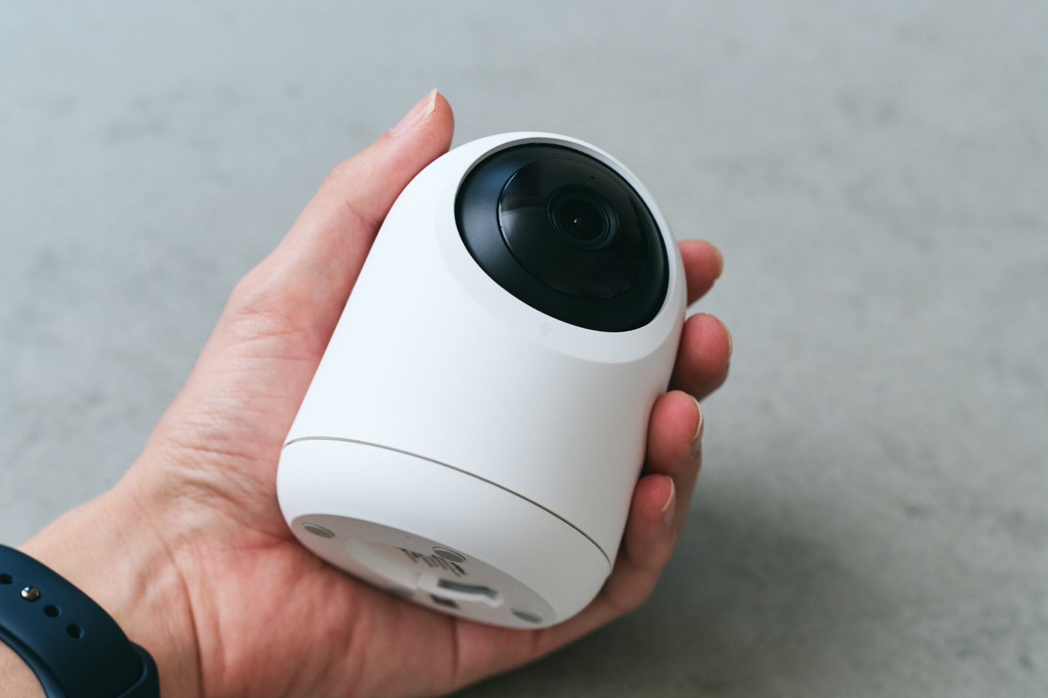 【スマートホーム】賃貸OK。「SwitchBot 見守りカメラ Plus」を工事無しで天井に設置して子育てに活用 | Tanaka Blog