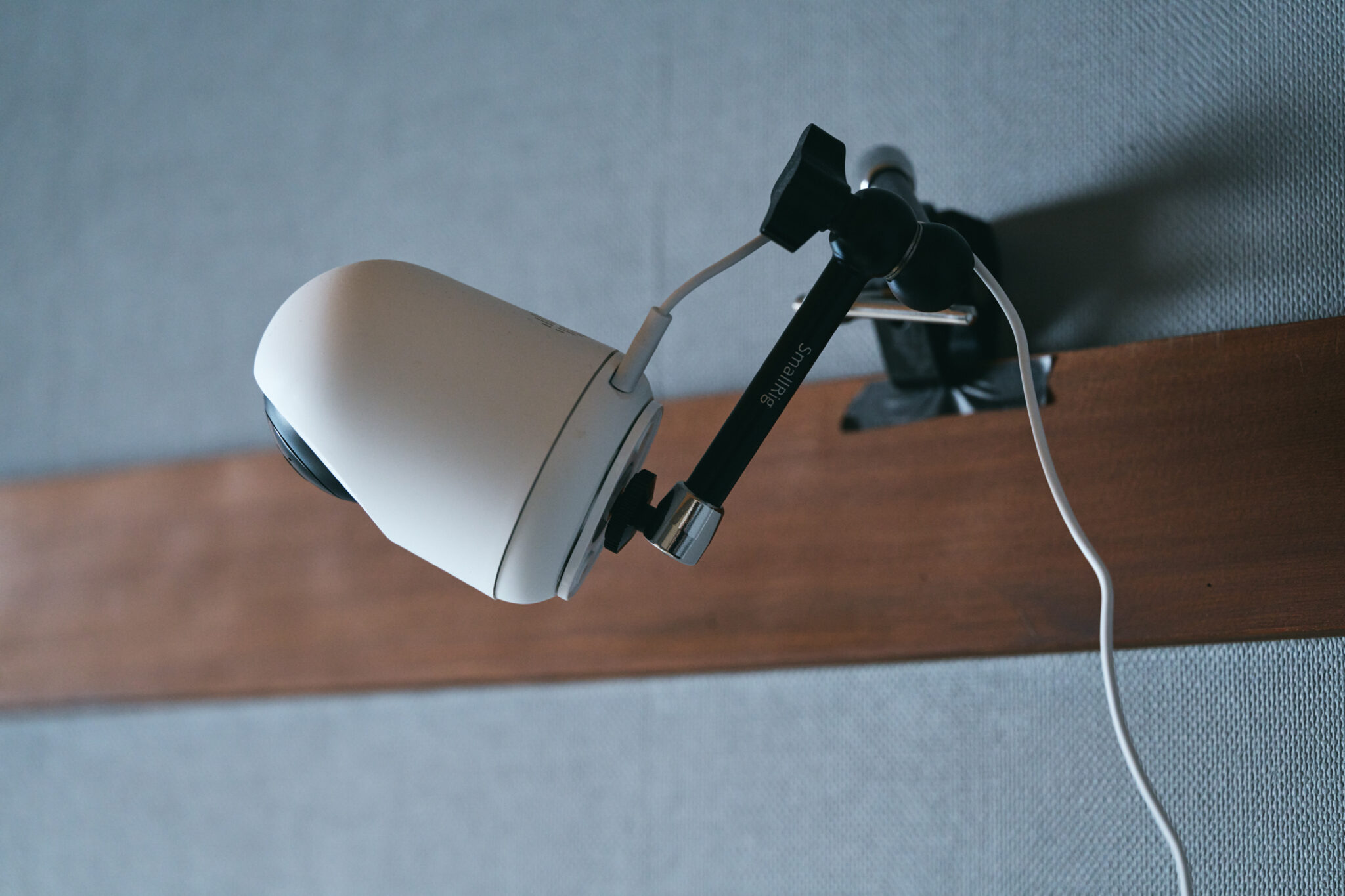 【スマートホーム】賃貸OK。「SwitchBot 見守りカメラ Plus」を工事無しで天井に設置して子育てに活用 | Tanaka Blog